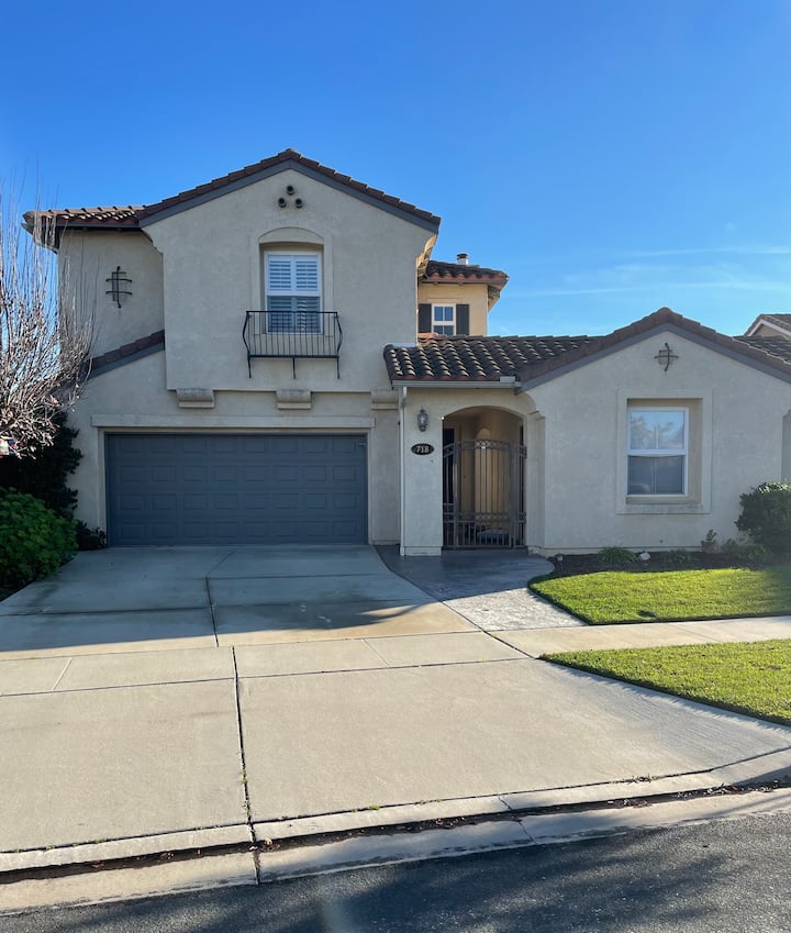 Sun-kissed Retreat Near Beaches - Santa Maria, CA