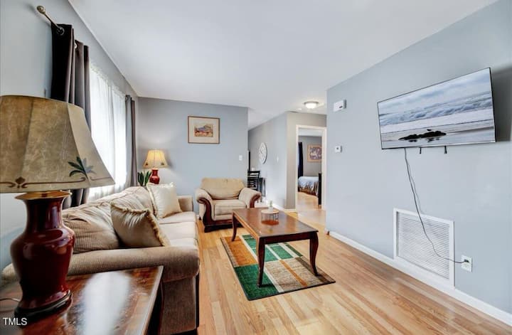 Cozy Home Prime Location - Durham