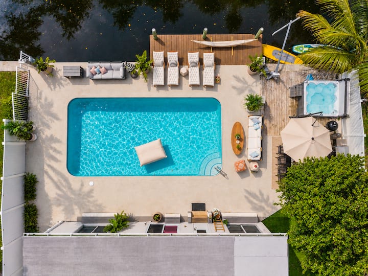 Waterfront Retreat With Private Dock, Pool&jacuzzi - Fort Lauderdale, FL