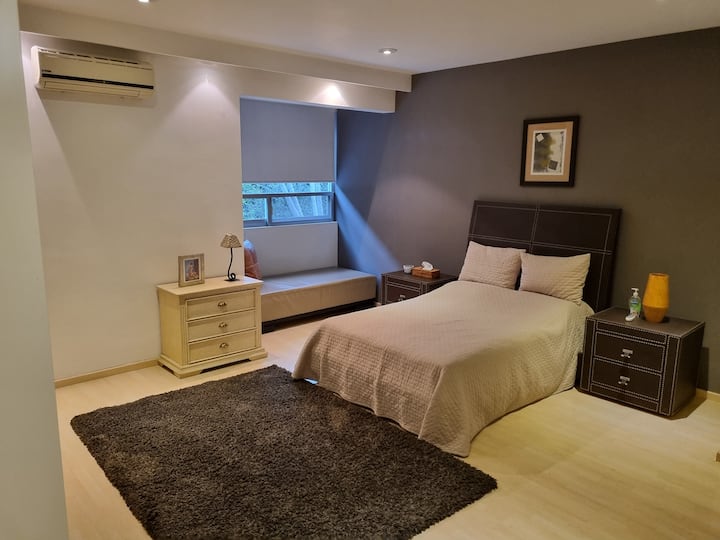 Habitación Amplia Con Estacionamiento Privado - León, Mexico