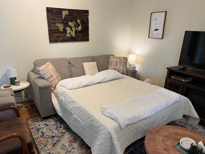 Walk To Sfa Historic, Pecan District, 
3 Bedrooms - Nacogdoches, TX