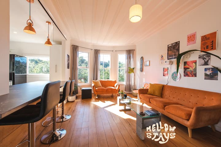 Sunrays Stay - Stylish Retreat - Projector Tv - New Plymouth