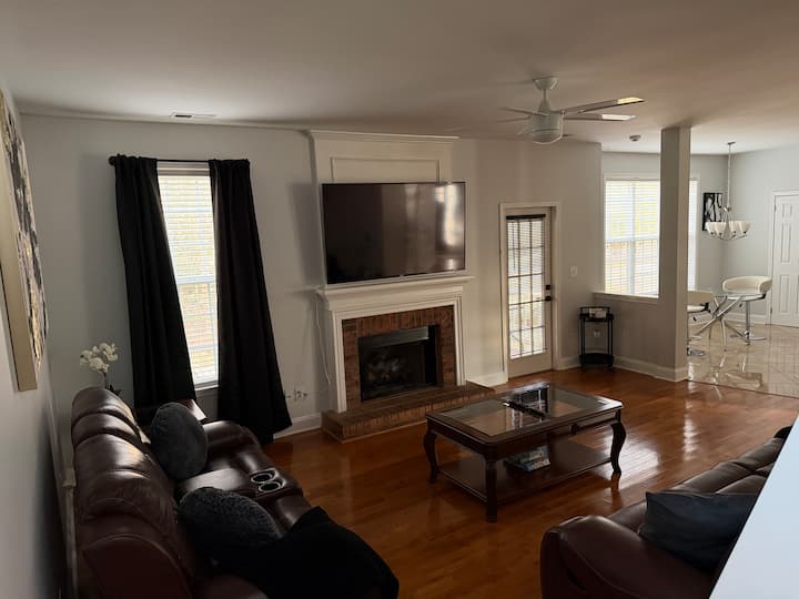 Spacious 4bd Family Getaway | Carowinds & Fortmill - Camp Snoopy, Fort Mill