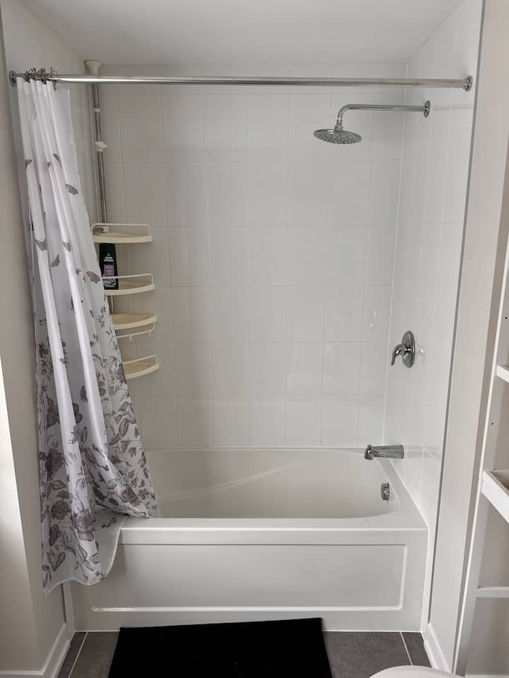 Cozy Two Room Suite With Workspace - Ottawa