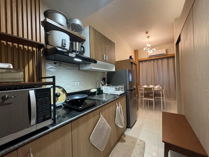 2br Condo Unit With Balcony Near Naia Terminal - Parañaque