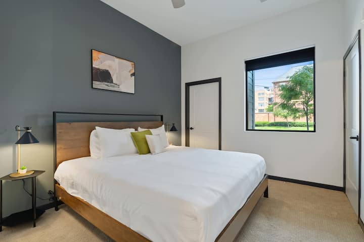 Cozysuites Mass With Lounge And Roof Deck #1 - Mars Hill, IN