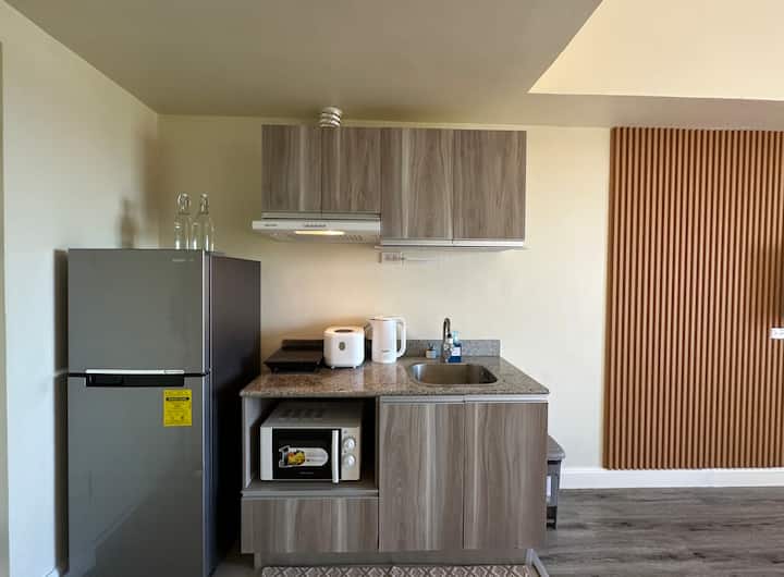 Cozy City Stay Near It Park | Free Pool & Gym - Cebu City