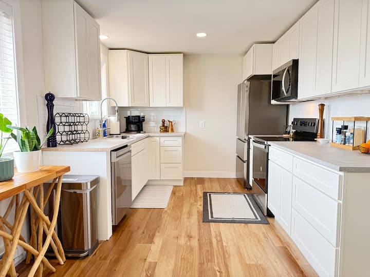 3br Home W/ Stunning Views, 5 Min To Airport - Renton, WA