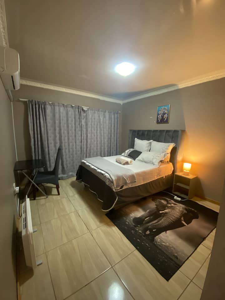 20 Ernest Self-catering. - Kimberley