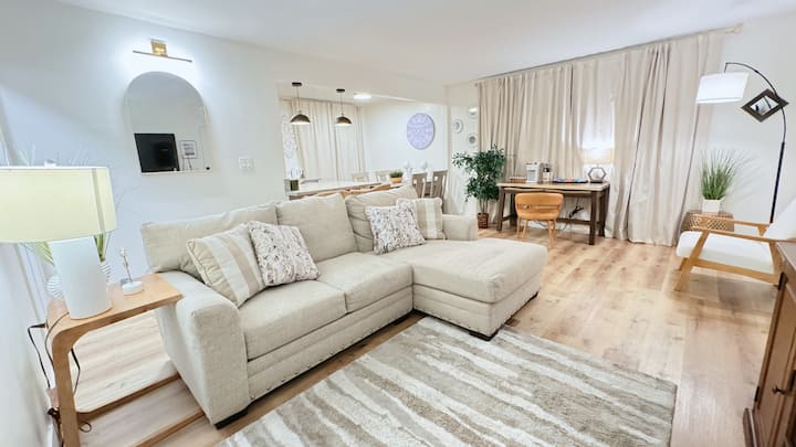 Fabulous Apt 2b1b Downtown Alhambra Free Parking - Alhambra, CA