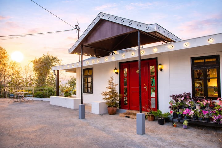 Cozy Kalimpong Stay W/ Breakfast | Homeyhuts - Kalimpong