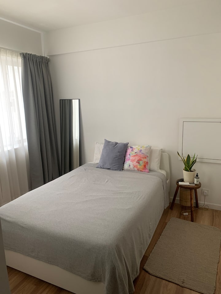 Spacious & Modern One Bedroom - Hong Kong