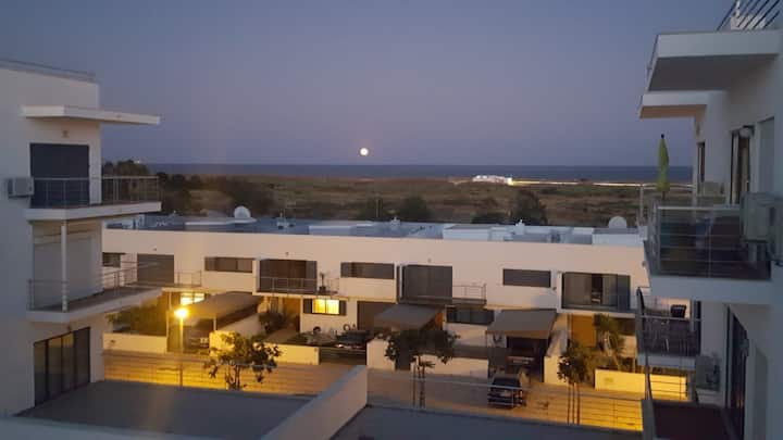 Cozy Sea View Retreat Near Beach - Lagos