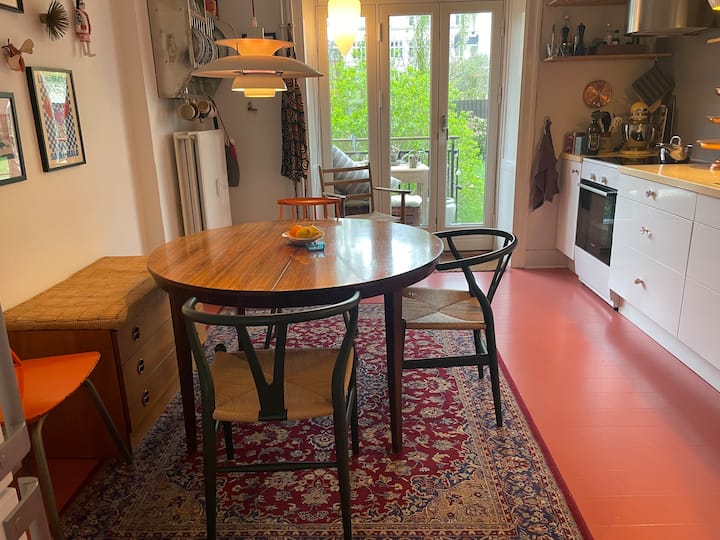 In The Green, Peaceful, Quiet Heart Of The City - Copenhague