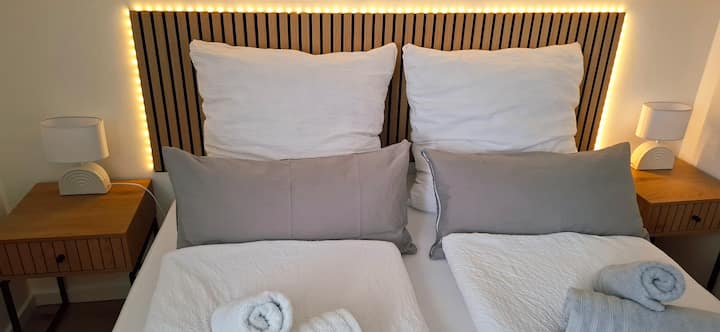 Studio/ Einzimmerwohnung Mit Bad/parkplatz - Wiesbaden