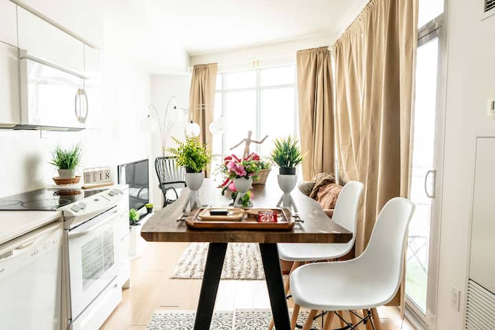 Romantic Downtown Escape | Scenic Views - Toronto