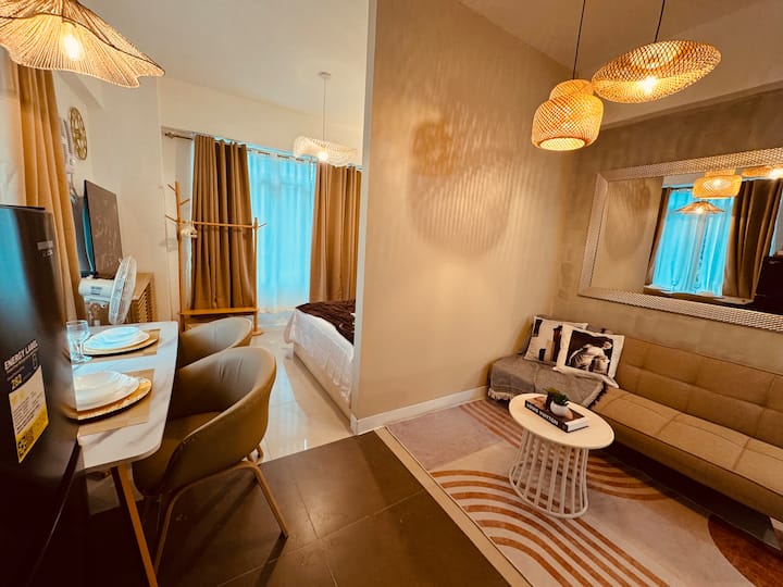 Stamford Studio Staycation | Free Pool & Gym | Bgc - Taguig