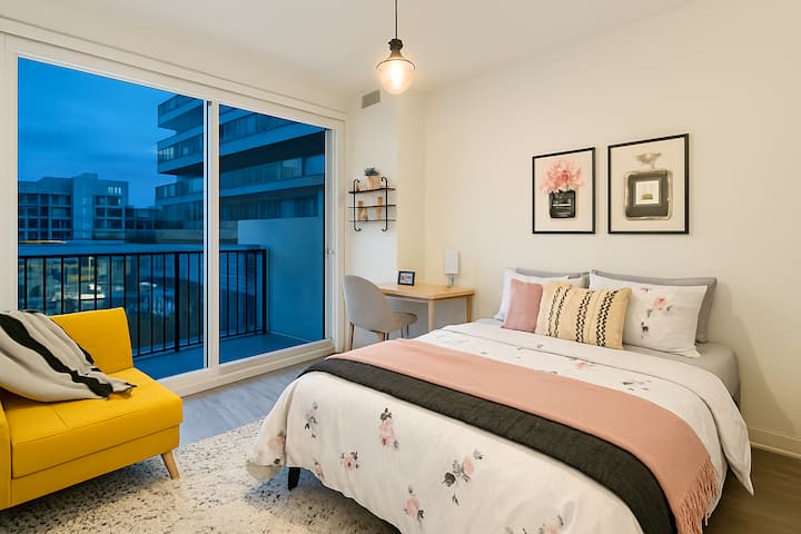 Chic Downtown Studio W/terrace - Toronto