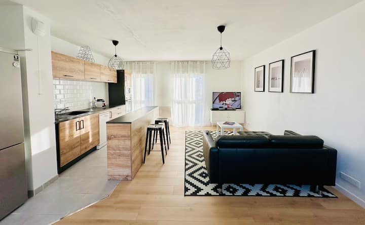 Libourne Centre -  Logement 3 Pièces Avec Parking - Libourne