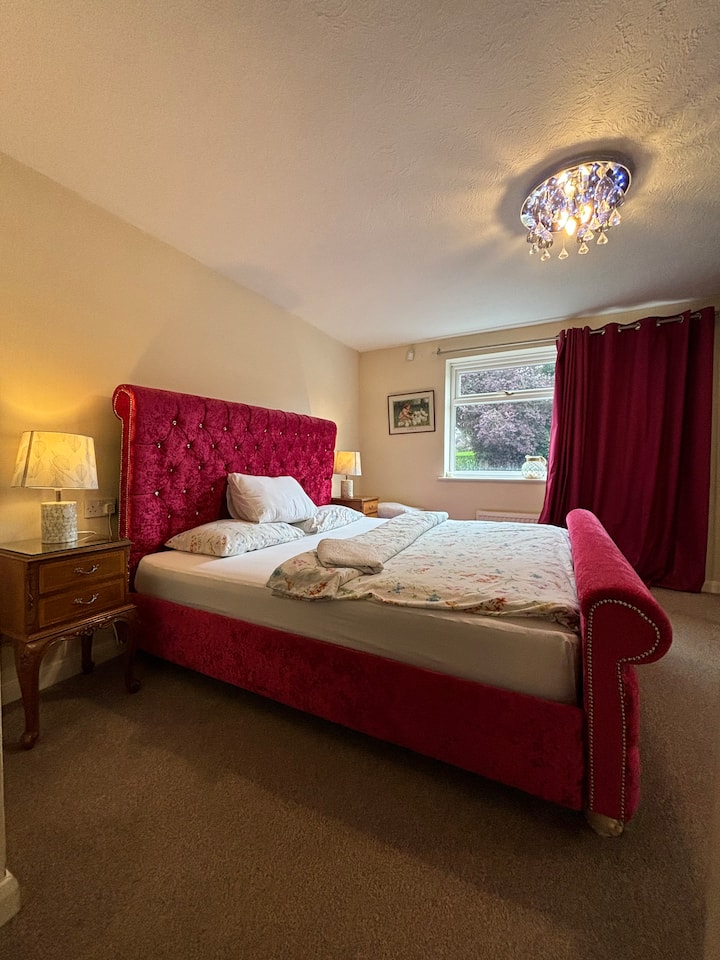 Pretty Large Bungalow - High Wycombe
