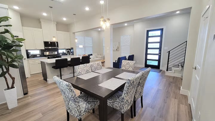 Walk To Historic Downtown Mckinney | 3br| Sleeps 8 - McKinney