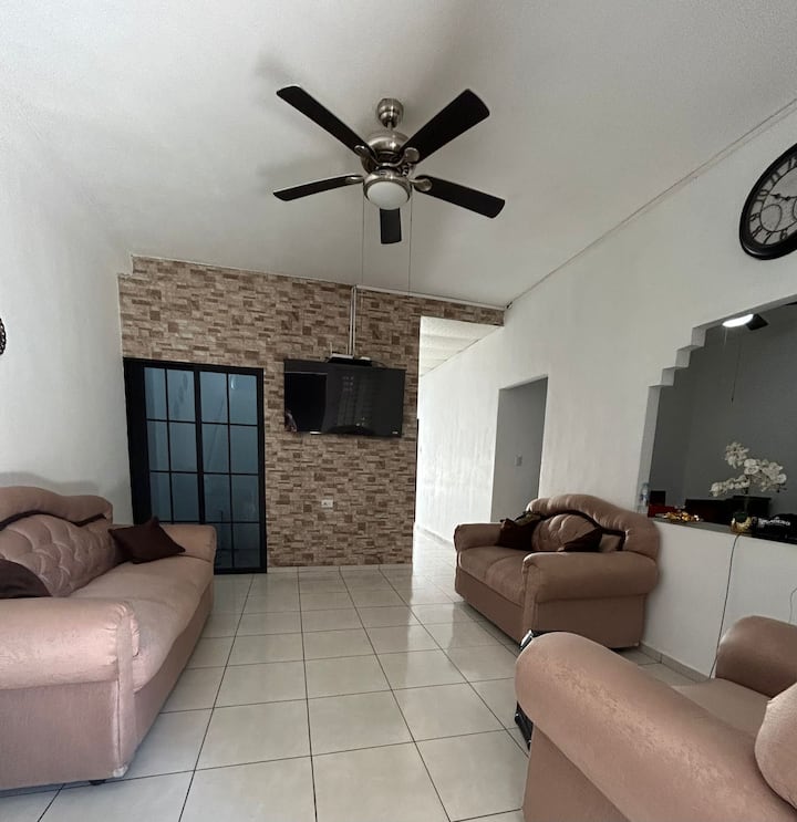 Casa Urb. Arizona Santa Ana - Santa Ana