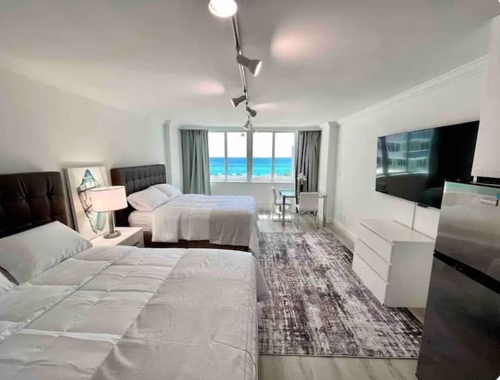 Waterfront Ocean View Apartment - Sunny Isles Beach, FL