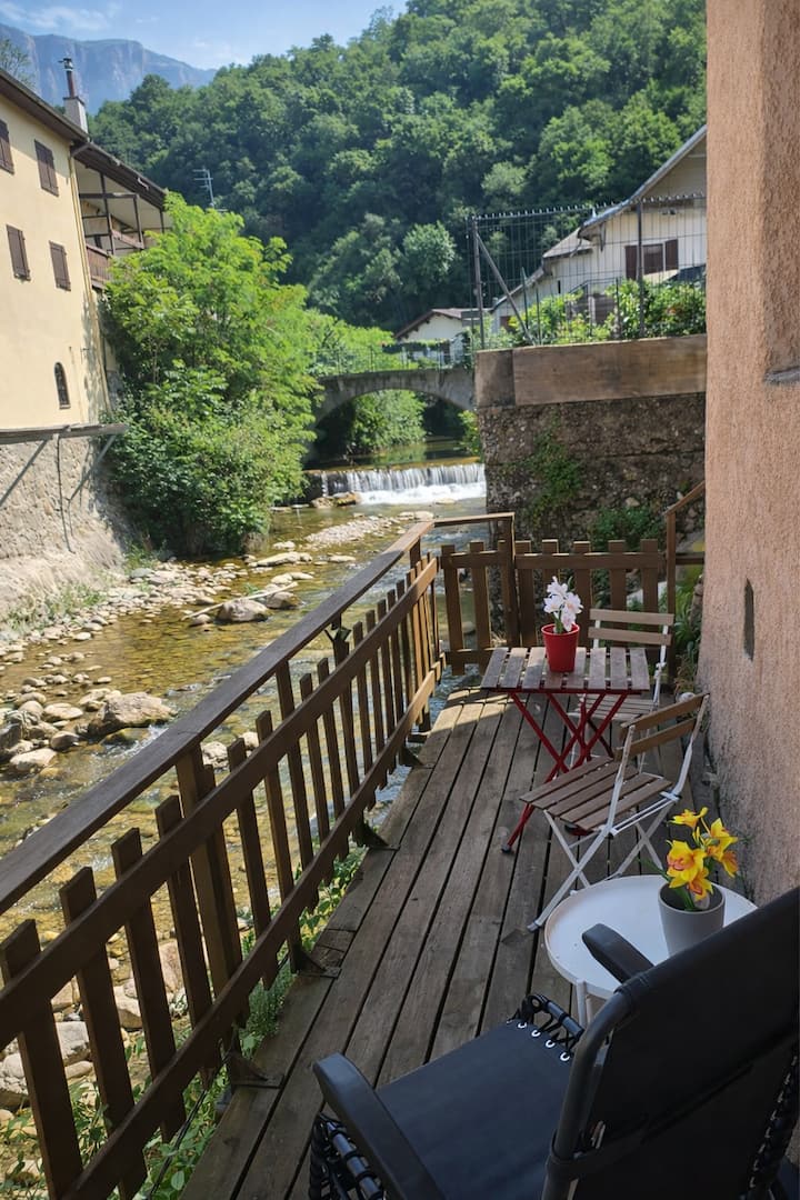 Charmant T1 Au Bord De L'eau - Challes-les-Eaux