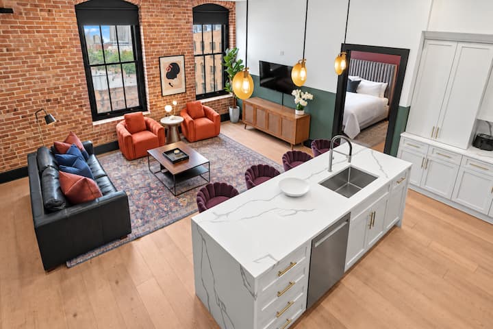 2br 2ba Suite Rooftop Pool Gym Game Room Hotel - New Orleans, LA