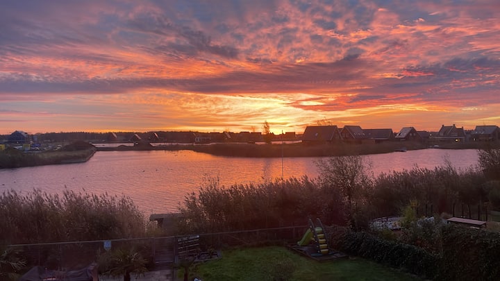 Huis Aan Het Meer Met Jacuzzi - Groningen