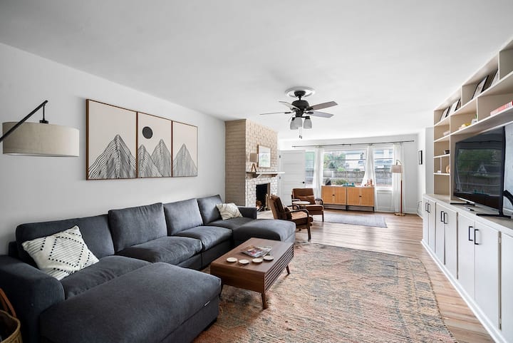 Bruce’s Field | Sleeps 6 | King Bed | Fenced Yard - Aiken, SC