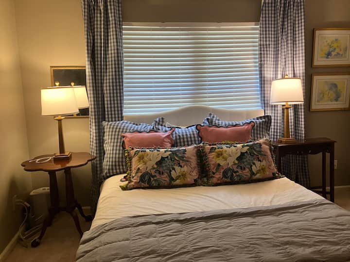 Walk To Sanford Stadium! - Athens, GA