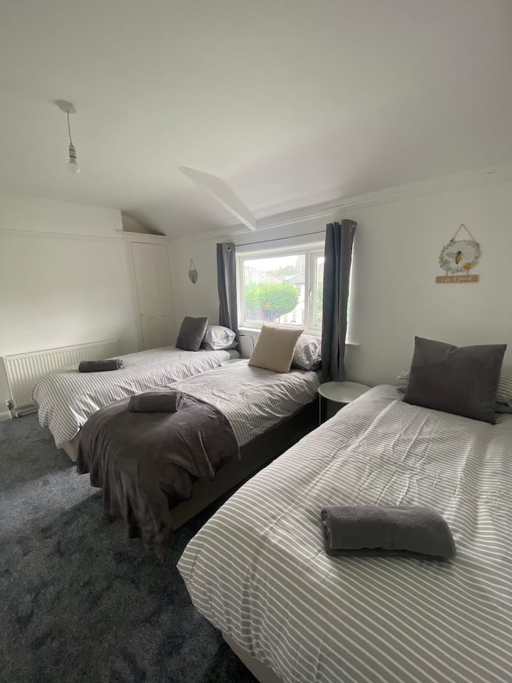 Contractors/insurance Stays (Private Parking Wifi) - Leeds