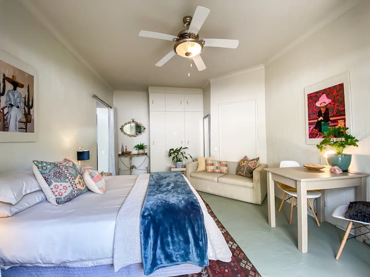 Stunning Studio With Peaceful Patio In Emmarentia - Randburg