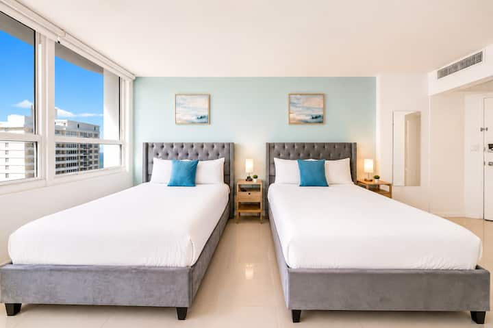 11th-floor Bay Views | 2 Queens + Free Valet - Miami Beach