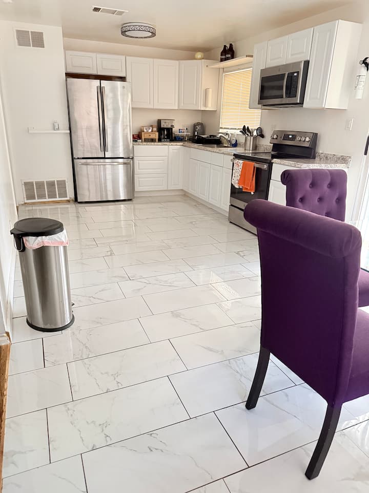 Quiet 3 Bedroom, 2 Bath Home. - Brentwood, CA