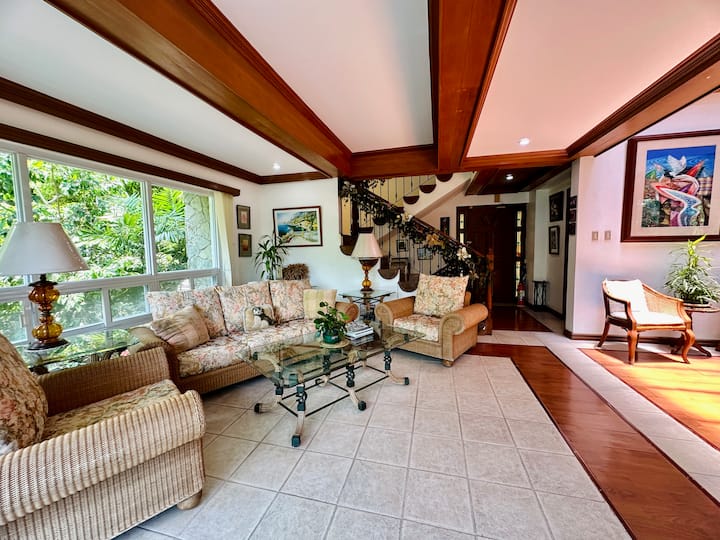 3-bedroom Guest House At Canyon Woods Tagaytay - Lemery