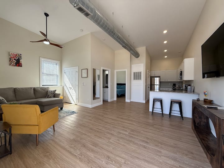 Modern Apt Central Location Near Flw - Waynesville, MO