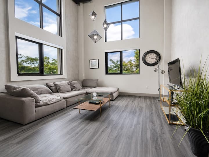 Stylish Miracle Mile High Ceiling 2 Bedroom - Beverly Hills, CA