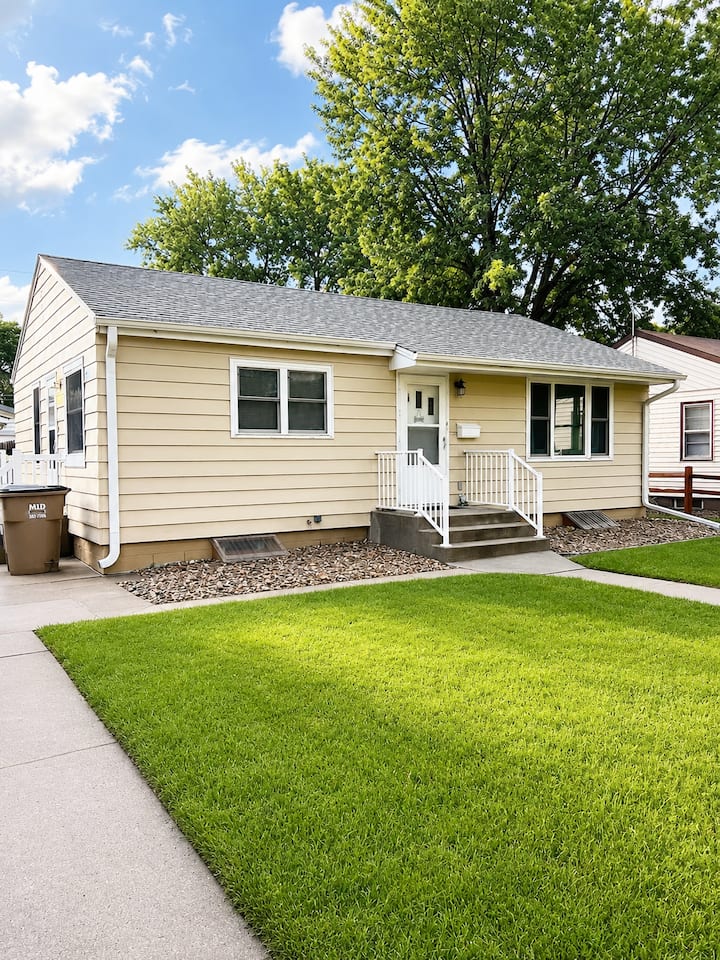 Cozy Home With Convenient Location + Ev Charger - Grand Island, NE