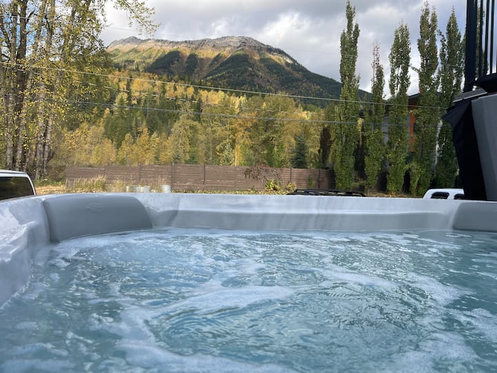 Hot Tub | 4 Bedroom | 2 Living Rooms | 3 Bathrooms - Fernie