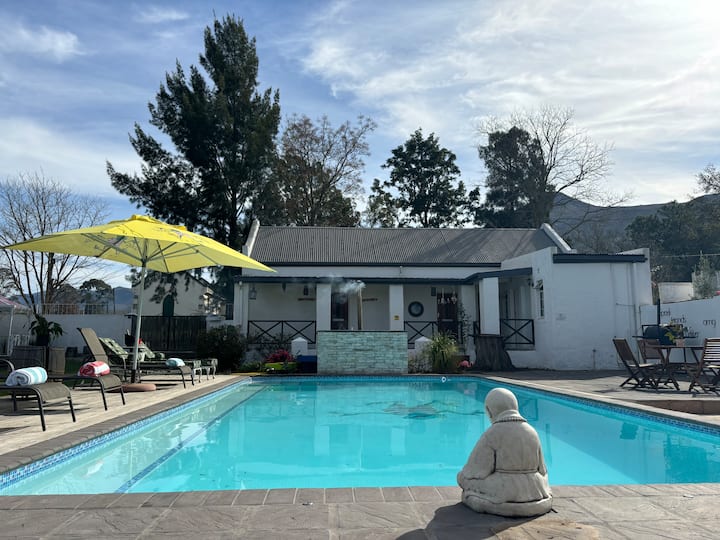 1/8 Rooms Stoat Sergeant Amazing Pool & Hot Tub - Greyton