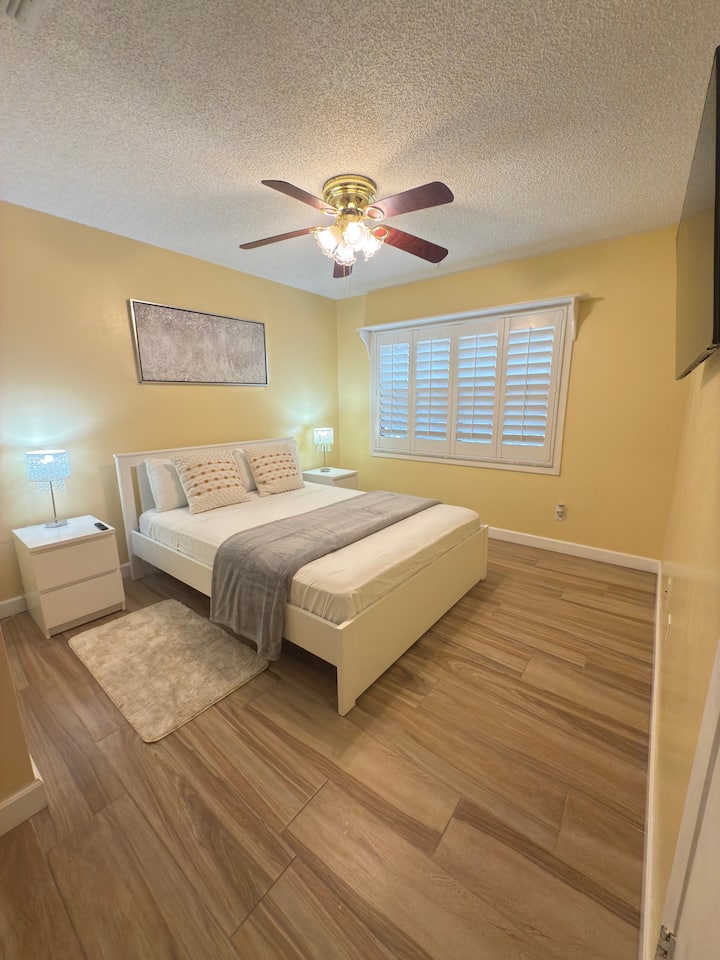 Relaxing Home In Tarpon Springs-sponge Docks 3bdr - Holiday, FL