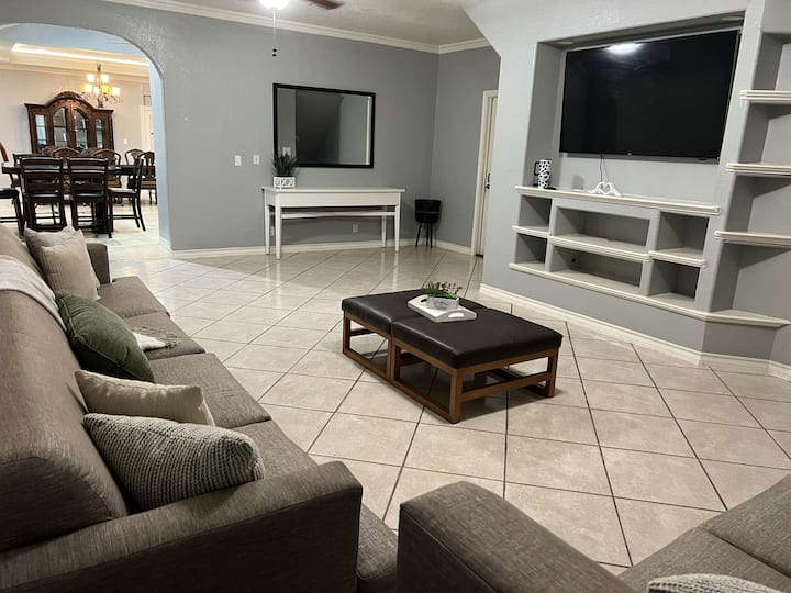 Spacious 4-bd Near Lackland Afb - San Antonio, TX