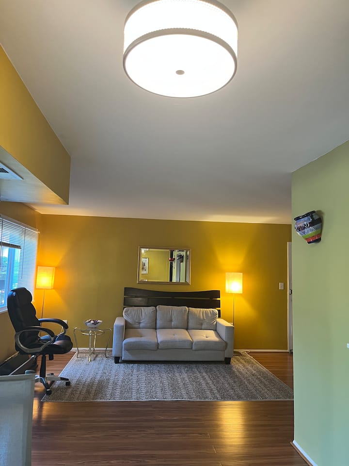 Aspenhillroomwithbath - Rockville, MD