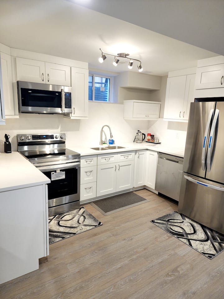Stunning Basement Apartment - Barrie