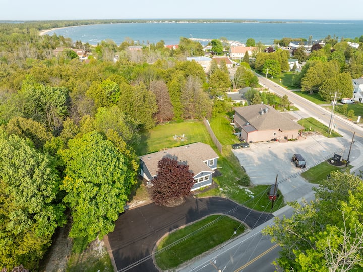 New Baileys Harbor Home, 1 Block Dt W/ Huge Yard - Baileys Harbor, WI