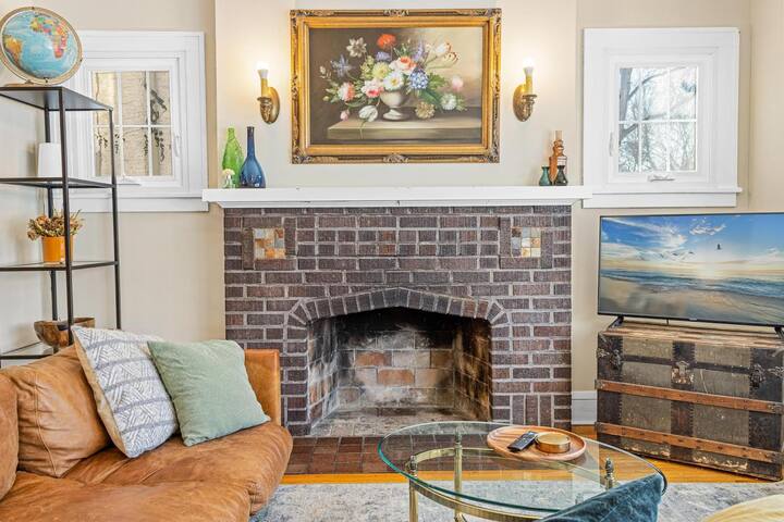 Ev Charging, Great Location, Charm & Comfort - Minneapolis, MN