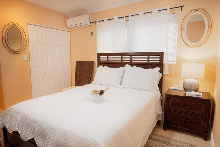 Paradise Guest Studio - Miami Gardens, FL