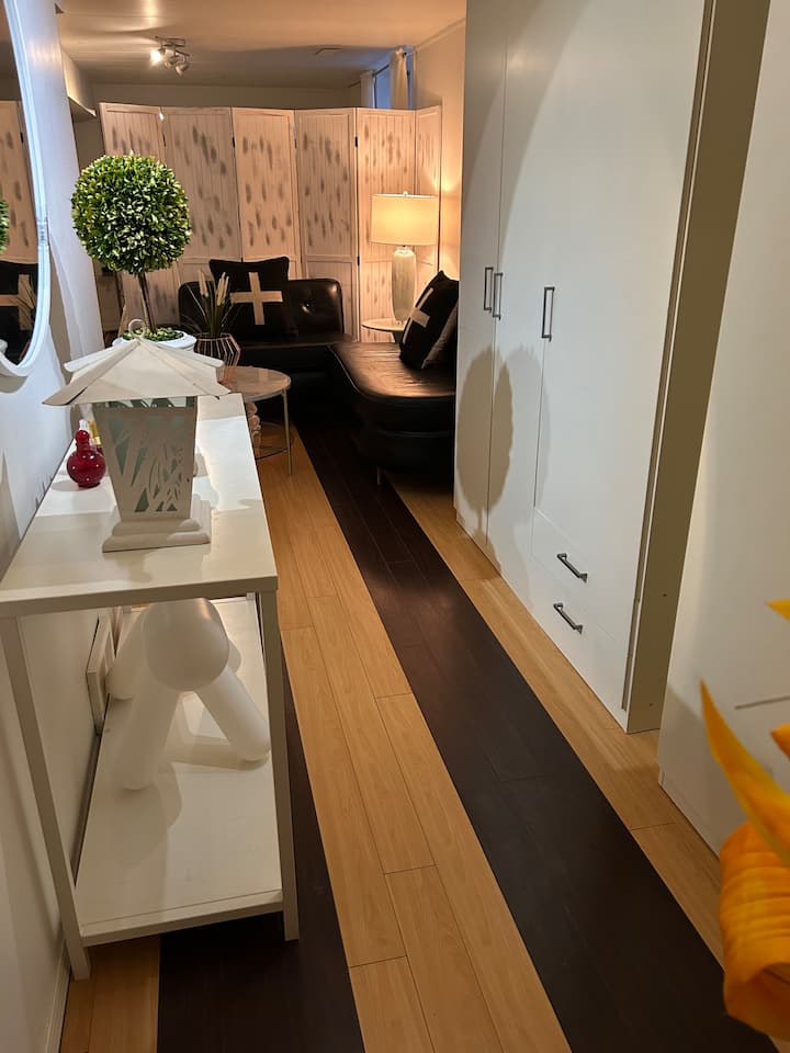 Cozy Hideaway In Little Italy. - Edmonton